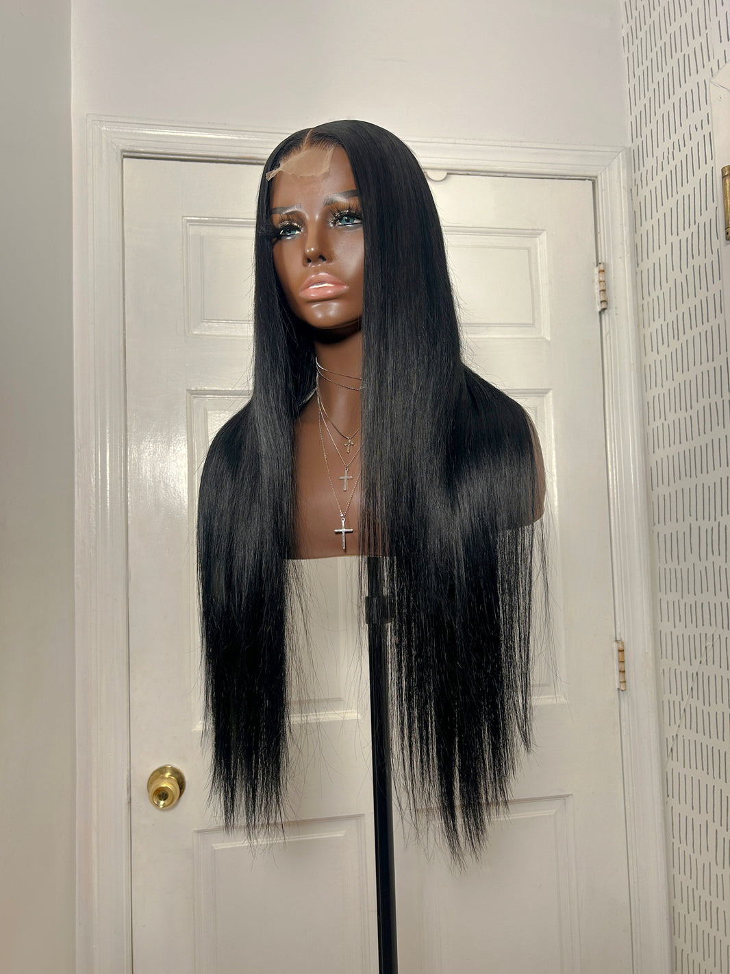 Human Hair Bundles and Closure, Glueless Wigs | Postiche Wigs